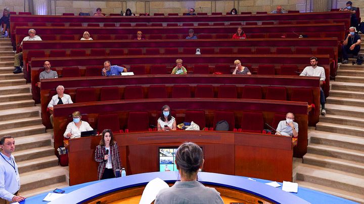 Learn about the principles and methods of deliberative democracy ...